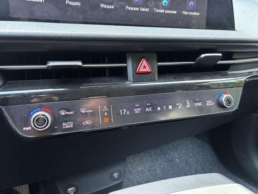 Melns Kia EV6 2021 Tauragė, ar dzinēja tilpumu 0.00 L un nobraukumu 85 tūkst. km par 22500 €, foto 19 vietnē AUTOMOTO.COM.LV