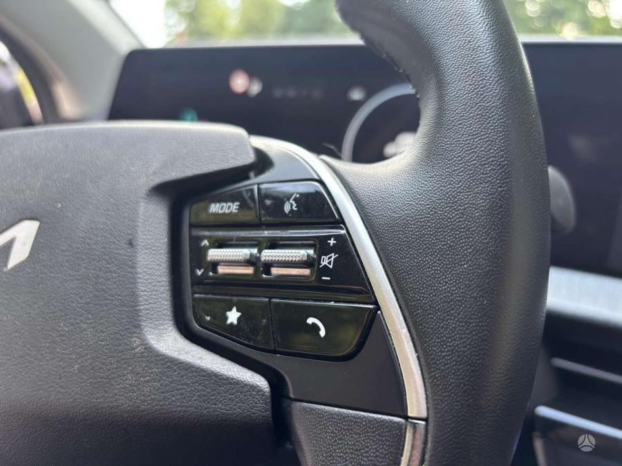 Melns Kia EV6 2021 Tauragė, ar dzinēja tilpumu 0.00 L un nobraukumu 85 tūkst. km par 22500 €, foto 32 vietnē AUTOMOTO.COM.LV