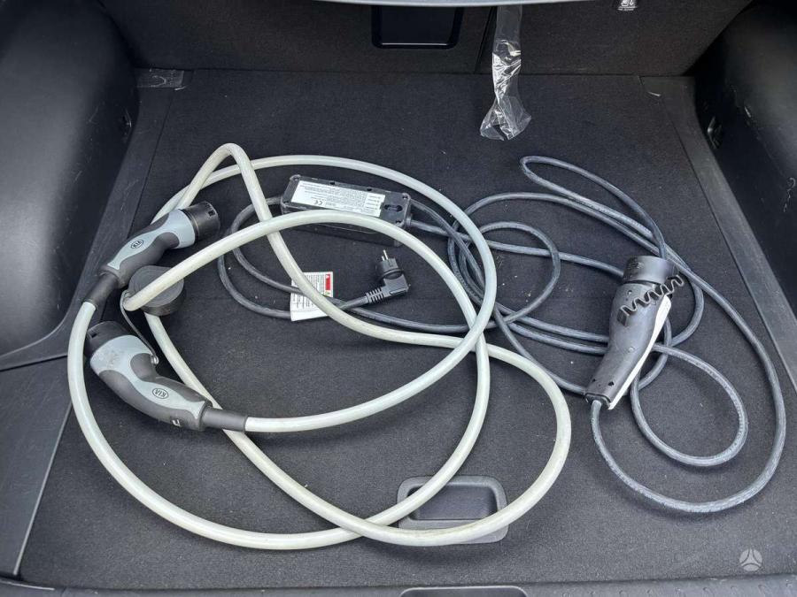 Melns Kia EV6 2021 Tauragė, ar dzinēja tilpumu 0.00 L un nobraukumu 85 tūkst. km par 22500 €, foto 45 vietnē AUTOMOTO.COM.LV