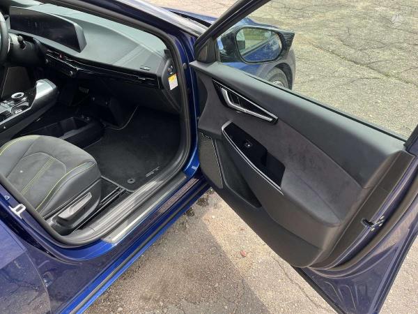 Blue Kia EV6 2023 in Kaunas, with an engine capacity of 0.00 L and mileage of 5 thousand km for 43000 €, photo 11 on AUTOMOTO.COM.LV