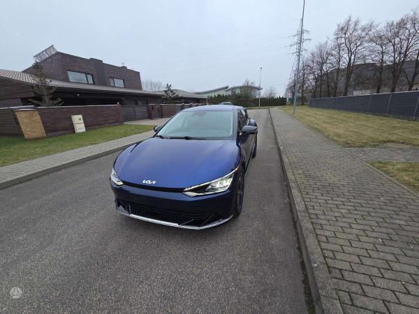 Blue Kia EV6 2023 in Kaunas, with an engine capacity of 0.00 L and mileage of 53 thousand km for 23999 €, photo 2 on AUTOMOTO.COM.LV