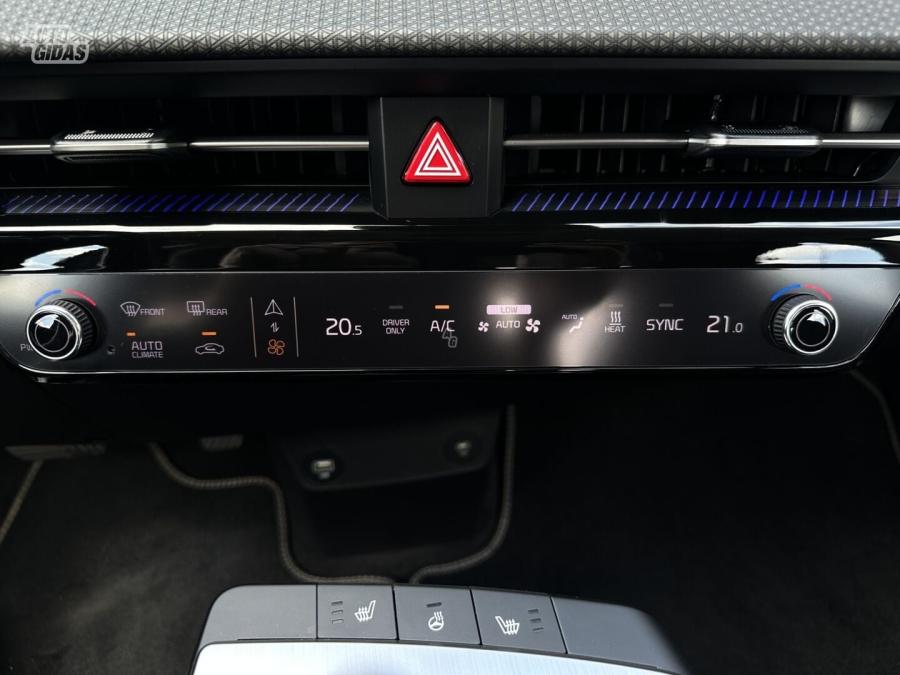 Zils Kia EV6 2023 Avižieniai, ar dzinēja tilpumu 0.00 L un nobraukumu 12 tūkst. km par 24500 €, foto 23 vietnē AUTOMOTO.COM.LV
