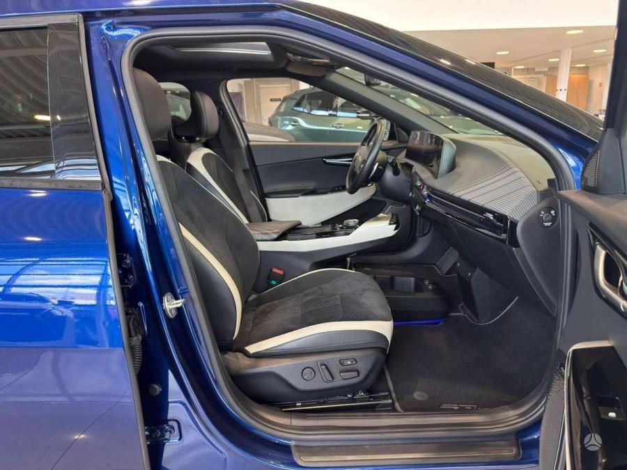 Синий Киа EV6 2021 в Вильнюс, объемом двигателя 0.00 л и пробегом 62 тыс. км за 34900 €, фото 18 на AUTOMOTO.COM.LV
