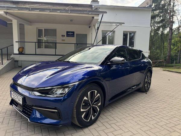 Blue Kia EV6 2023 in Prienai, with an engine capacity of 0.00 L and mileage of 61 thousand km for 25999 €, photo 1 on AUTOMOTO.COM.LV