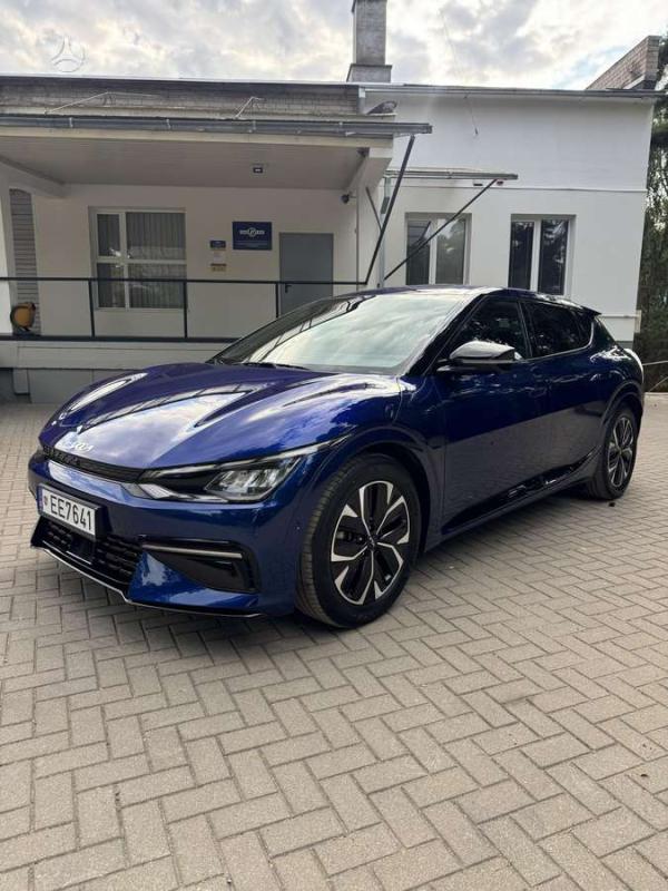 Blue Kia EV6 2023 in Prienai, with an engine capacity of 0.00 L and mileage of 61 thousand km for 25999 €, photo 2 on AUTOMOTO.COM.LV