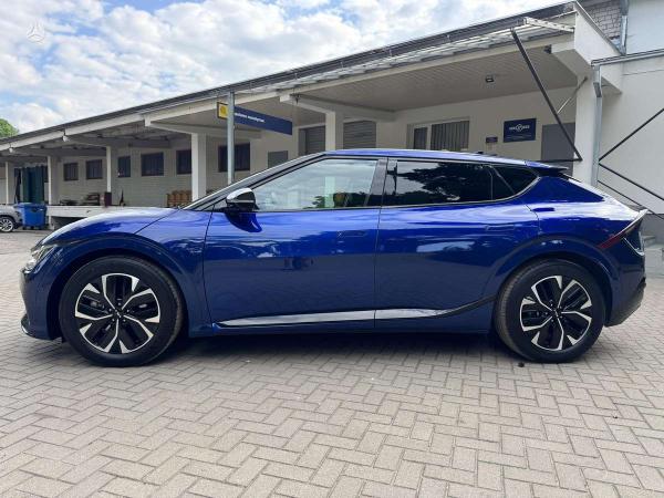 Blue Kia EV6 2023 in Prienai, with an engine capacity of 0.00 L and mileage of 61 thousand km for 25999 €, photo 5 on AUTOMOTO.COM.LV