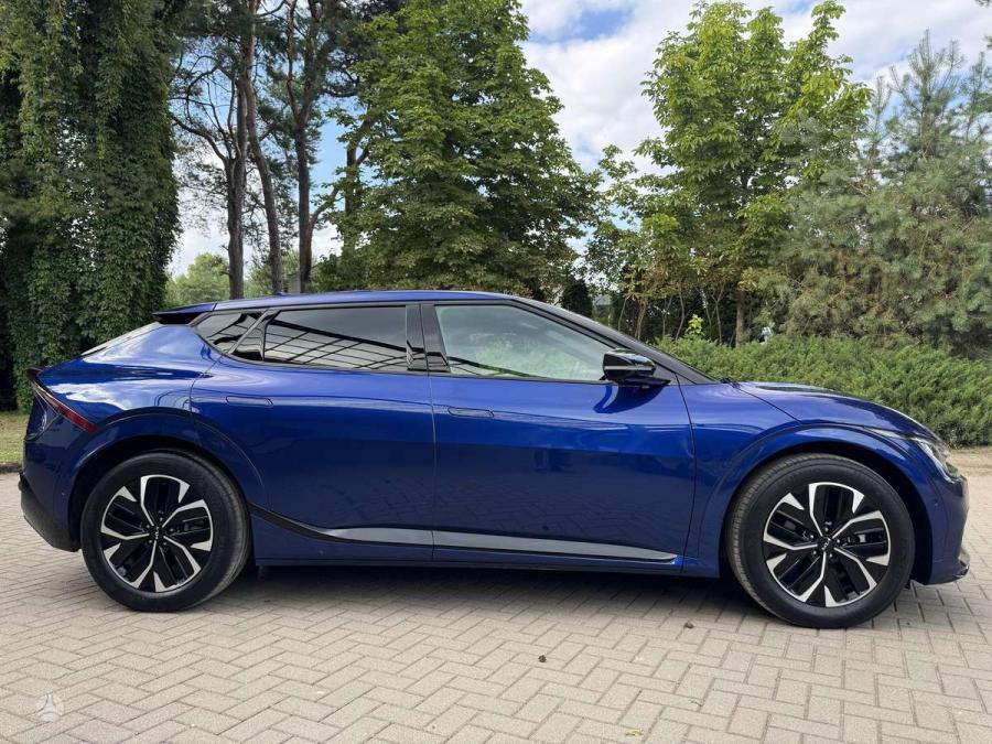 Zils Kia EV6 2023 Prienai, ar dzinēja tilpumu 0.00 L un nobraukumu 61 tūkst. km par 25999 €, foto 11 vietnē AUTOMOTO.COM.LV