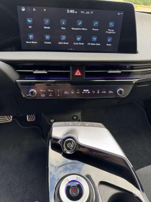 Zils Kia EV6 2023 Prienai, ar dzinēja tilpumu 0.00 L un nobraukumu 61 tūkst. km par 25999 €, foto 13 vietnē AUTOMOTO.COM.LV