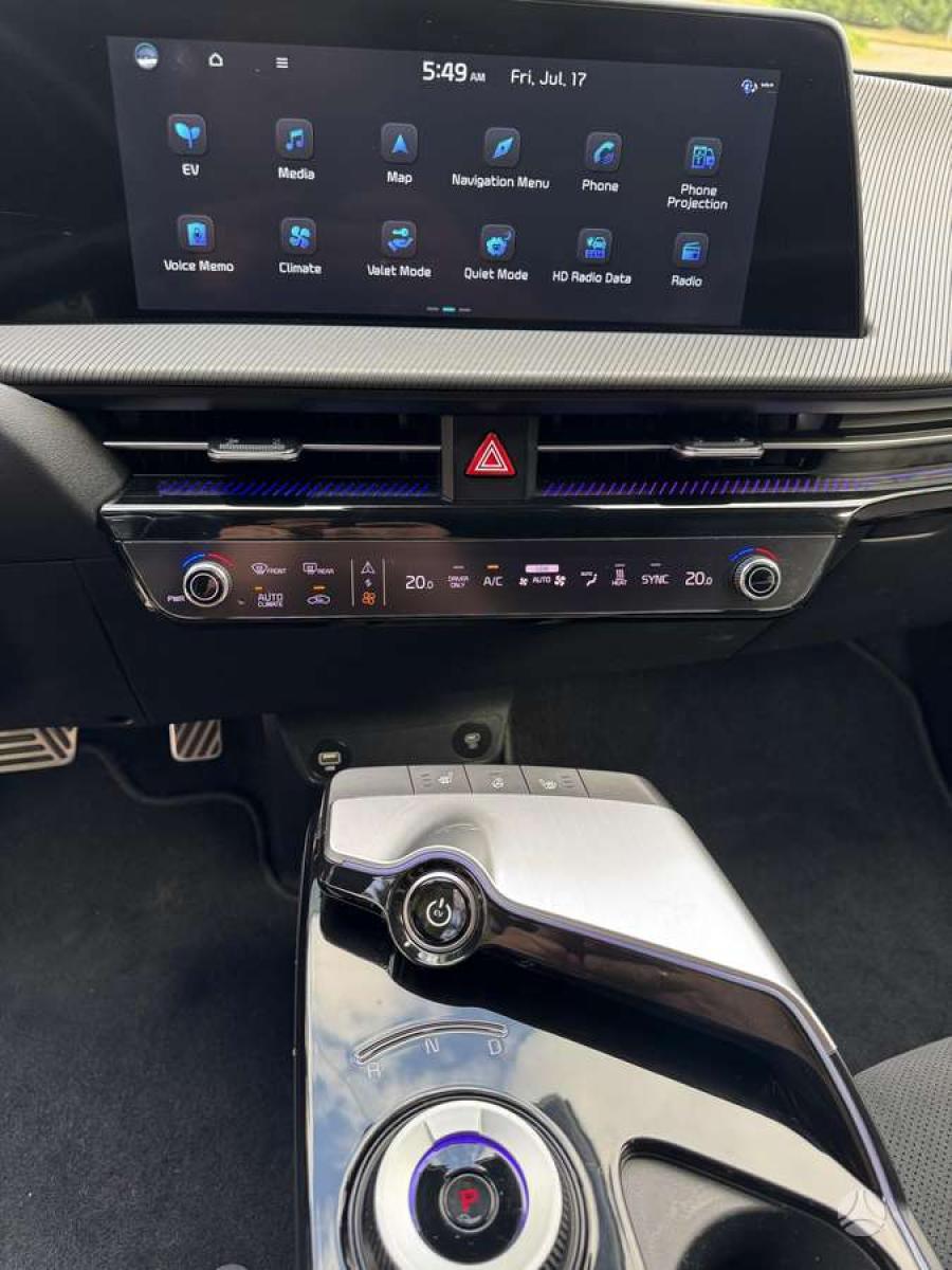 Zils Kia EV6 2023 Prienai, ar dzinēja tilpumu 0.00 L un nobraukumu 61 tūkst. km par 25999 €, foto 13 vietnē AUTOMOTO.COM.LV