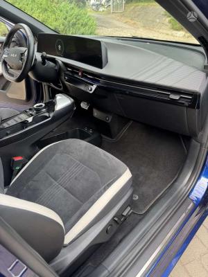 Zils Kia EV6 2023 Prienai, ar dzinēja tilpumu 0.00 L un nobraukumu 61 tūkst. km par 25999 €, foto 17 vietnē AUTOMOTO.COM.LV