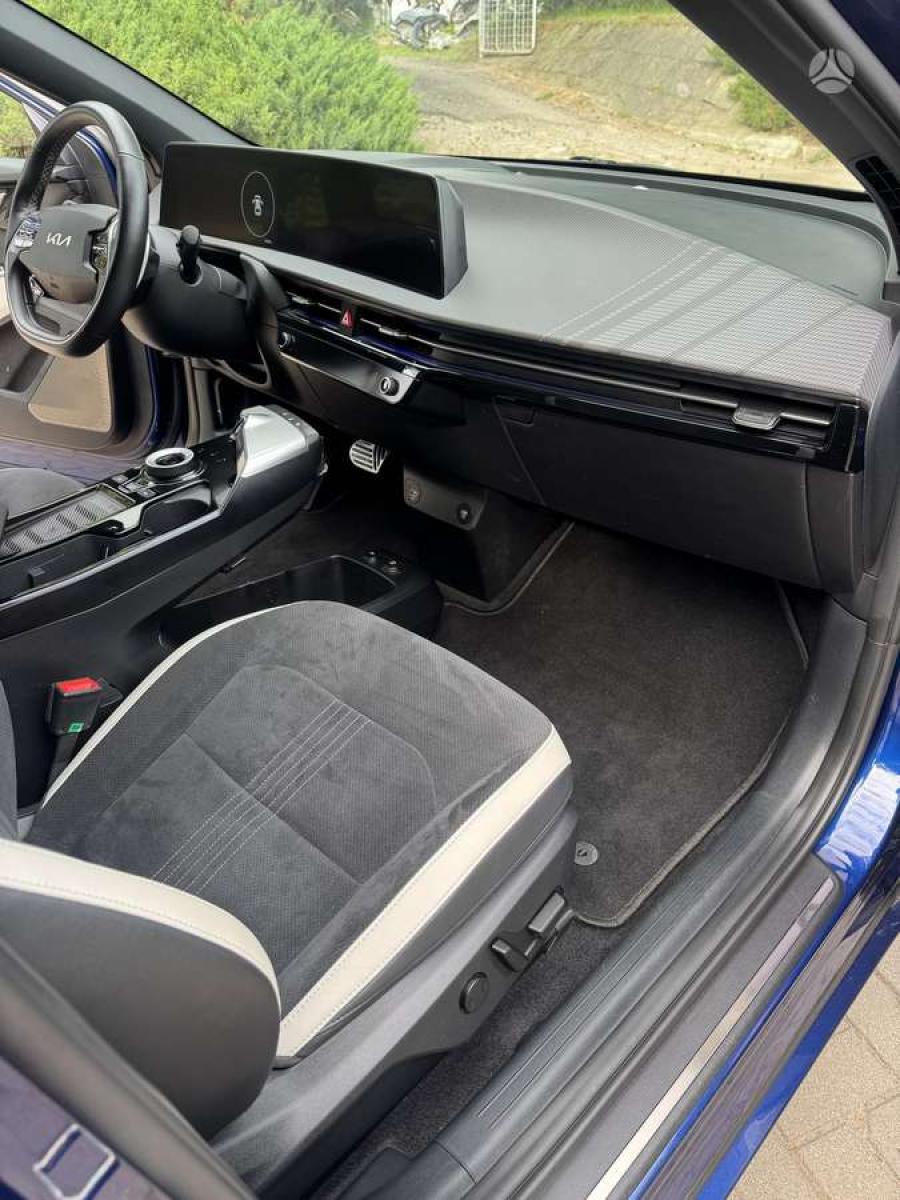 Zils Kia EV6 2023 Prienai, ar dzinēja tilpumu 0.00 L un nobraukumu 61 tūkst. km par 25999 €, foto 17 vietnē AUTOMOTO.COM.LV