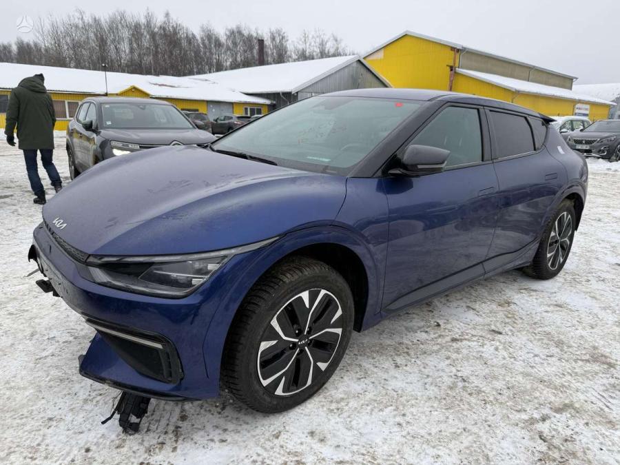 Blue Kia EV6 2024 in Kaunas, with an engine capacity of 0.00 L and mileage of 35 thousand km for 10500 €, photo 1 on AUTOMOTO.COM.LV