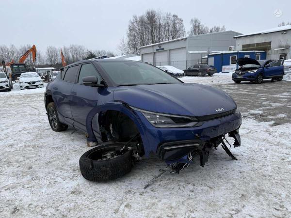 Zils Kia EV6 2024 Kauņa, ar dzinēja tilpumu 0.00 L un nobraukumu 35 tūkst. km par 10500 €, foto 3 vietnē AUTOMOTO.COM.LV