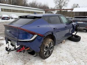 Blue Kia EV6 2024 in Kaunas, with an engine capacity of 0.00 L and mileage of 35 thousand km for 10500 €, photo 6 on AUTOMOTO.COM.LV