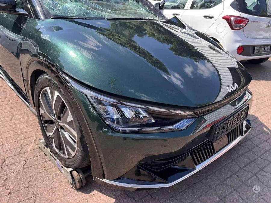 Green Kia EV6 2023 in Vilnius, with an engine capacity of 0.00 L and mileage of 30 thousand km for 11858 €, photo 11 on AUTOMOTO.COM.LV