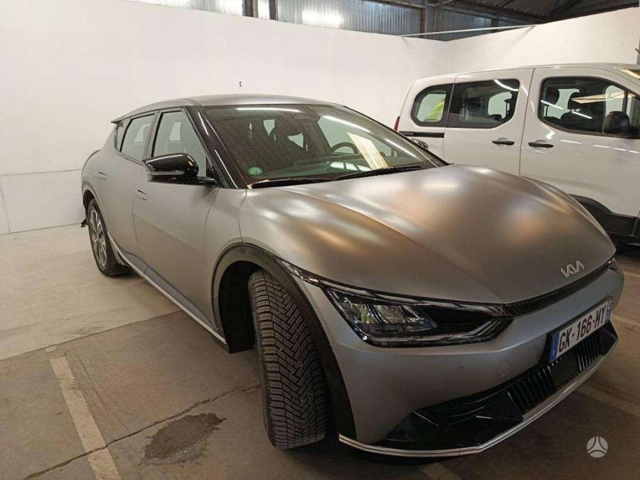 Pelēks Kia EV6 2022 Šauļi, ar dzinēja tilpumu 0.00 L un nobraukumu 61 tūkst. km par 32658 €, foto 3 vietnē AUTOMOTO.COM.LV