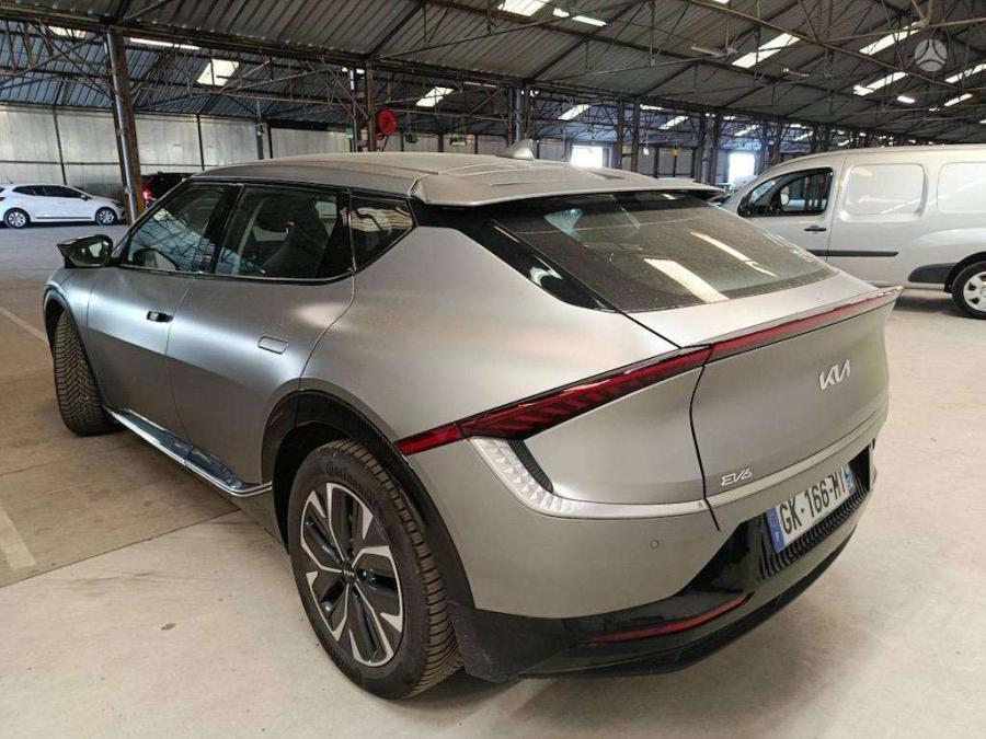 Pelēks Kia EV6 2022 Šauļi, ar dzinēja tilpumu 0.00 L un nobraukumu 61 tūkst. km par 32658 €, foto 4 vietnē AUTOMOTO.COM.LV