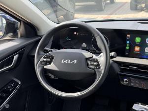 Pelēks Kia EV6 2022 Šauļi, ar dzinēja tilpumu 0.00 L un nobraukumu 61 tūkst. km par 32658 €, foto 17 vietnē AUTOMOTO.COM.LV