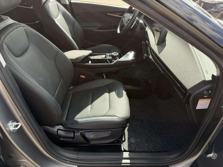 Pelēks Kia EV6 2022 Šauļi, ar dzinēja tilpumu 0.00 L un nobraukumu 61 tūkst. km par 32658 €, foto 21 vietnē AUTOMOTO.COM.LV