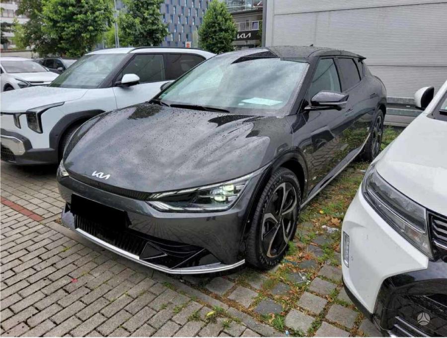 Pelēks Kia EV6 2022 Viļņa, ar dzinēja tilpumu 0.00 L un nobraukumu 90 tūkst. km par 33800 €, foto 1 vietnē AUTOMOTO.COM.LV