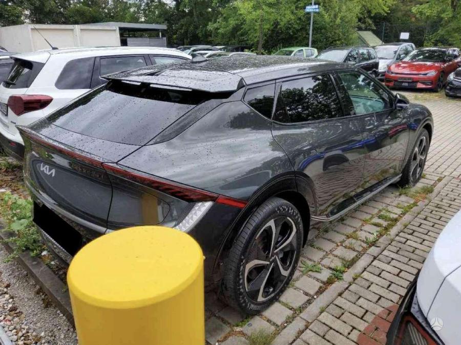 Pelēks Kia EV6 2022 Viļņa, ar dzinēja tilpumu 0.00 L un nobraukumu 90 tūkst. km par 33800 €, foto 3 vietnē AUTOMOTO.COM.LV