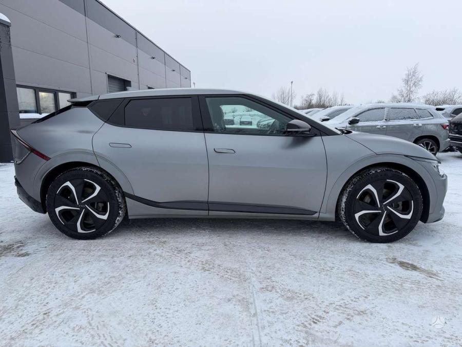 Pelēks Kia EV6 2023 Šauļi, ar dzinēja tilpumu 0.00 L un nobraukumu 63 tūkst. km par 34990 €, foto 4 vietnē AUTOMOTO.COM.LV