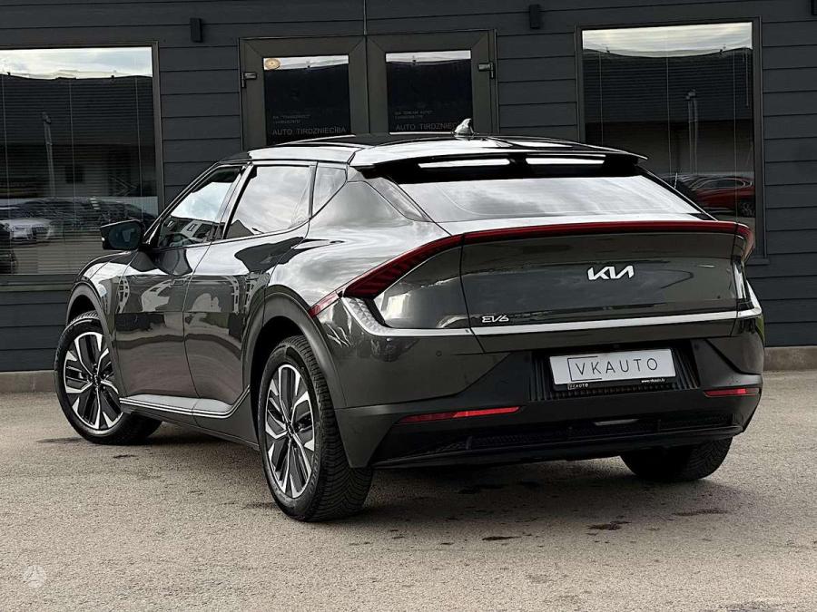 Серый Киа EV6 2023 в Шяуляй, объемом двигателя 0.00 л и пробегом 107 тыс. км за 25900 €, фото 3 на AUTOMOTO.COM.LV