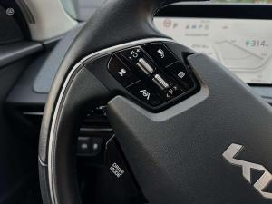 Серый Киа EV6 2023 в Шяуляй, объемом двигателя 0.00 л и пробегом 107 тыс. км за 25900 €, фото 16 на AUTOMOTO.COM.LV