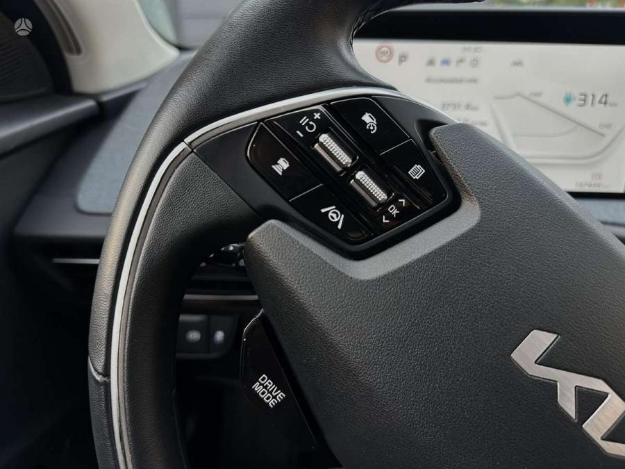Серый Киа EV6 2023 в Шяуляй, объемом двигателя 0.00 л и пробегом 107 тыс. км за 25900 €, фото 16 на AUTOMOTO.COM.LV