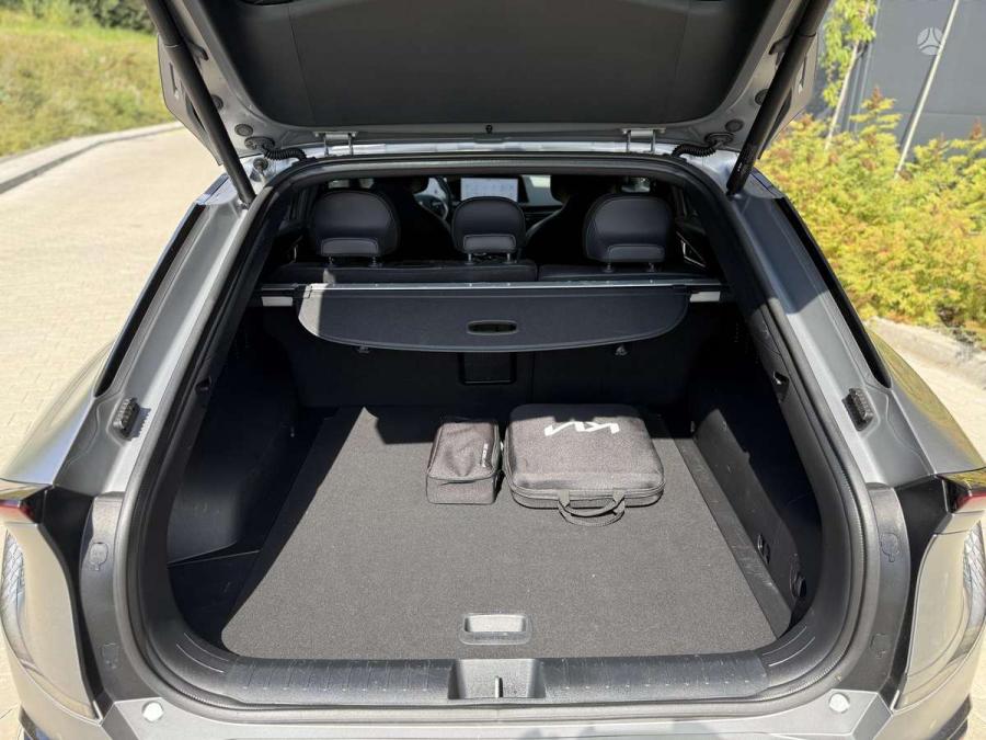Grey Kia EV6 2024 in Vilnius, with an engine capacity of 0.00 L and mileage of 30 thousand km for 36950 €, photo 14 on AUTOMOTO.COM.LV