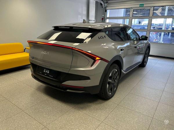 Pelēks Kia EV6 2026 Viļņa, ar dzinēja tilpumu 0.00 L un nobraukumu 2 tūkst. km par 47490 €, foto 2 vietnē AUTOMOTO.COM.LV
