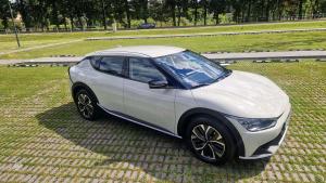Grey Kia EV6 2022 in Kaunas, with an engine capacity of 0.00 L and mileage of 84 thousand km for 21700 €, photo 4 on AUTOMOTO.COM.LV