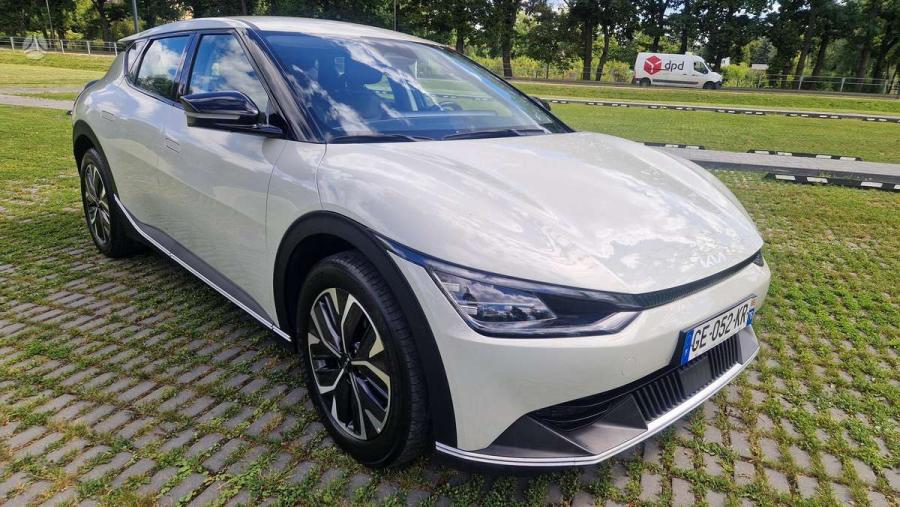 Grey Kia EV6 2022 in Kaunas, with an engine capacity of 0.00 L and mileage of 84 thousand km for 21700 €, photo 5 on AUTOMOTO.COM.LV