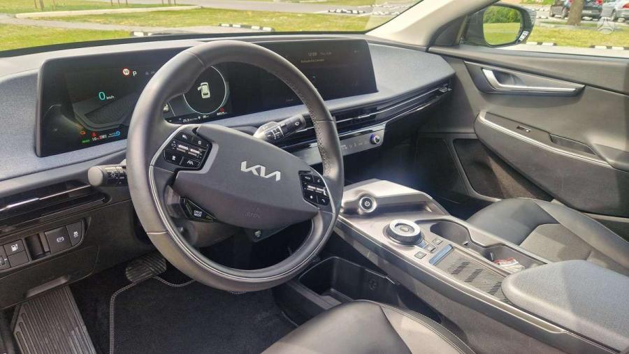 Grey Kia EV6 2022 in Kaunas, with an engine capacity of 0.00 L and mileage of 84 thousand km for 21700 €, photo 12 on AUTOMOTO.COM.LV
