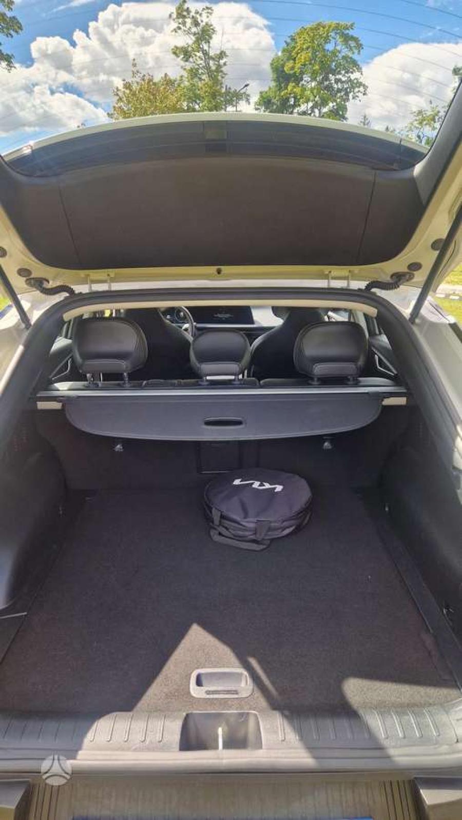 Grey Kia EV6 2022 in Kaunas, with an engine capacity of 0.00 L and mileage of 84 thousand km for 21700 €, photo 15 on AUTOMOTO.COM.LV
