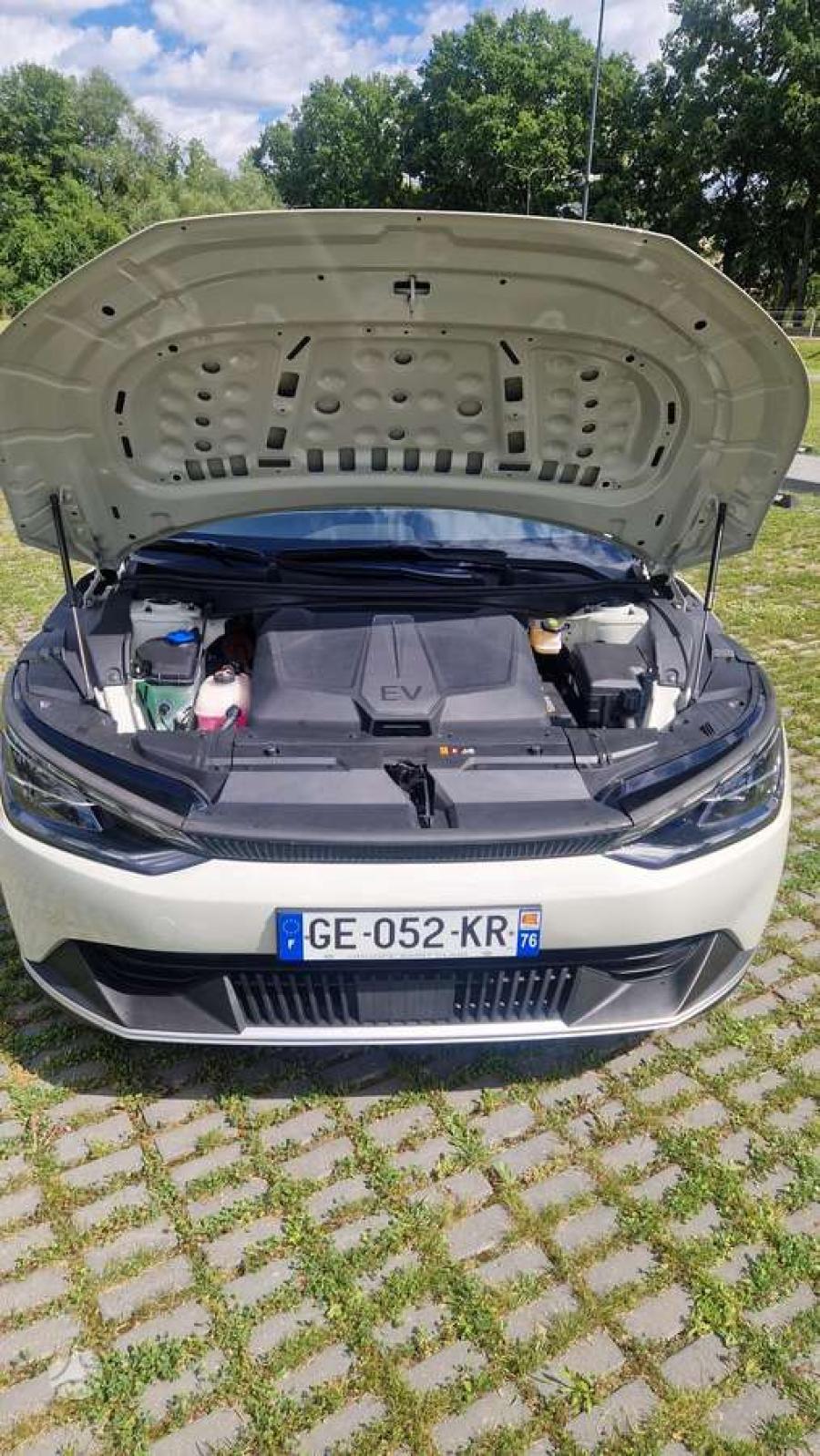 Grey Kia EV6 2022 in Kaunas, with an engine capacity of 0.00 L and mileage of 84 thousand km for 21700 €, photo 16 on AUTOMOTO.COM.LV