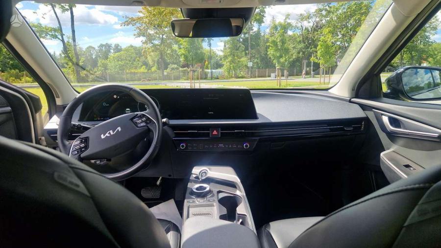 Grey Kia EV6 2022 in Kaunas, with an engine capacity of 0.00 L and mileage of 84 thousand km for 21700 €, photo 17 on AUTOMOTO.COM.LV