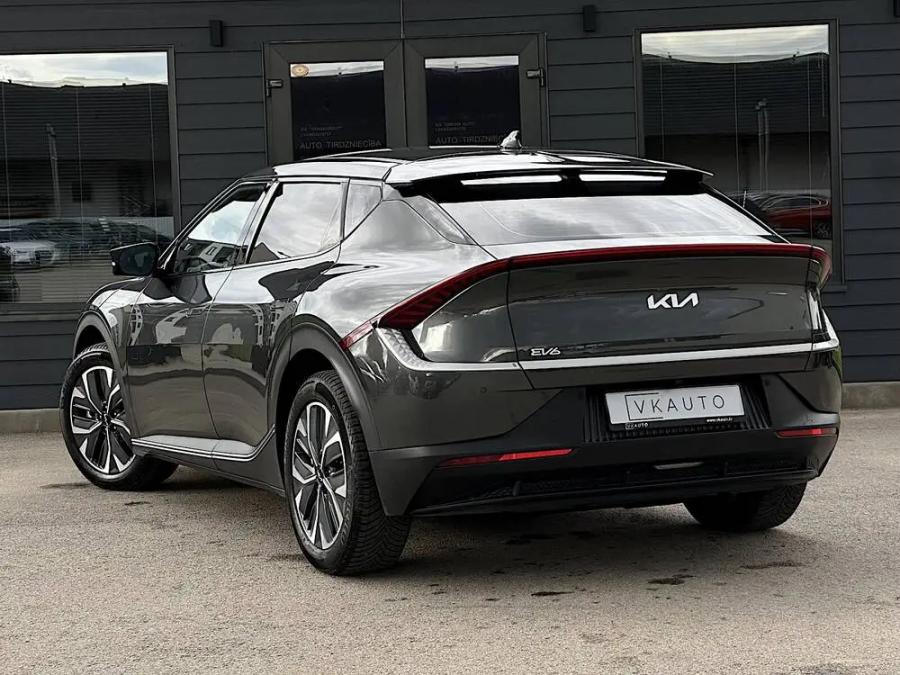 Pelēks Kia EV6 2023 Jelgava, ar dzinēja tilpumu 0.00 L un nobraukumu 107 tūkst. km par 27900 €, foto 3 vietnē AUTOMOTO.COM.LV