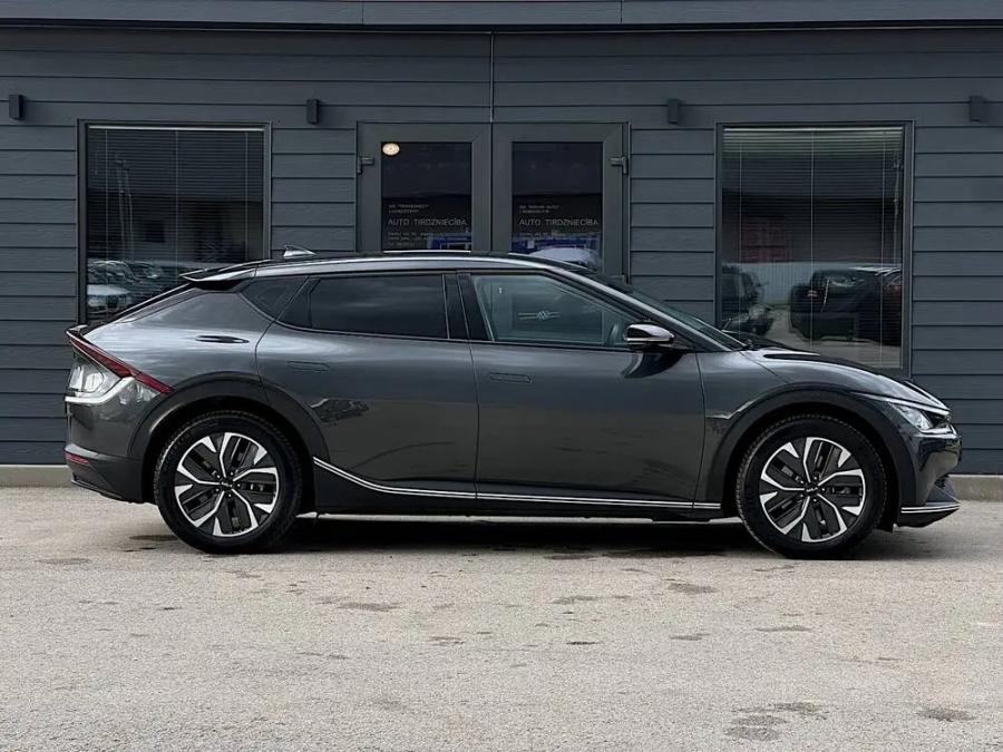 Pelēks Kia EV6 2023 Jelgava, ar dzinēja tilpumu 0.00 L un nobraukumu 107 tūkst. km par 27900 €, foto 6 vietnē AUTOMOTO.COM.LV