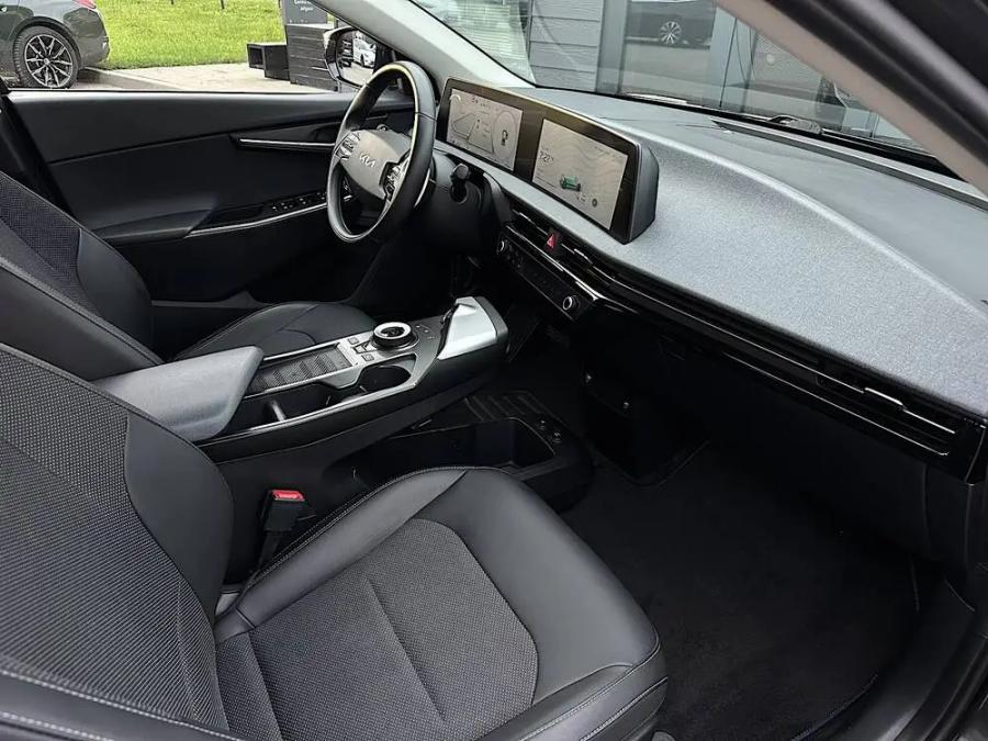 Pelēks Kia EV6 2023 Jelgava, ar dzinēja tilpumu 0.00 L un nobraukumu 107 tūkst. km par 27900 €, foto 10 vietnē AUTOMOTO.COM.LV