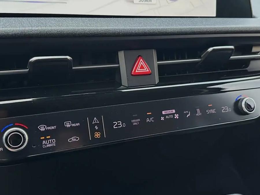 Pelēks Kia EV6 2023 Jelgava, ar dzinēja tilpumu 0.00 L un nobraukumu 107 tūkst. km par 27900 €, foto 15 vietnē AUTOMOTO.COM.LV