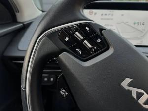 Pelēks Kia EV6 2023 Jelgava, ar dzinēja tilpumu 0.00 L un nobraukumu 107 tūkst. km par 27900 €, foto 16 vietnē AUTOMOTO.COM.LV