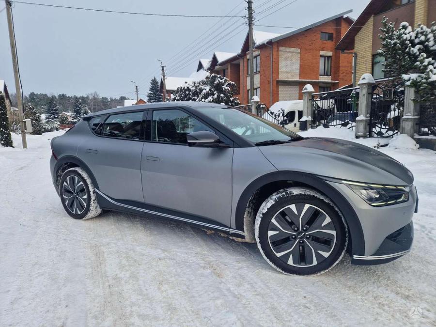 Grey Kia EV6 2022 in Panevezys, with an engine capacity of 0.00 L and mileage of 150 thousand km for 17790 €, photo 4 on AUTOMOTO.COM.LV