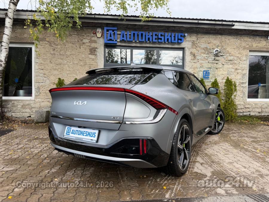 Серый Киа EV6 2023 в Таллин, объемом двигателя 0.00 л и пробегом 119 тыс. км за 35990 €, фото 3 на AUTOMOTO.COM.LV