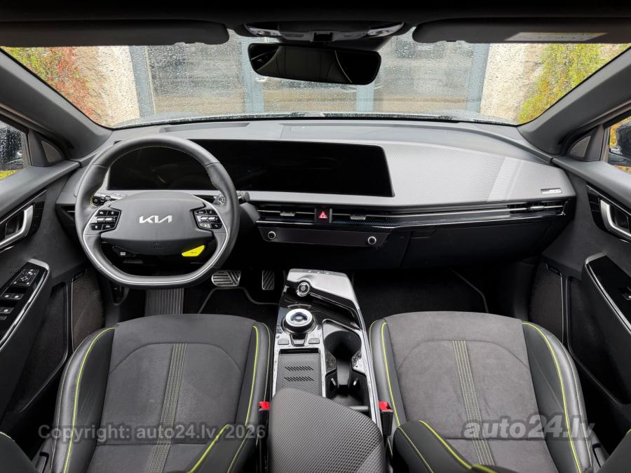 Серый Киа EV6 2023 в Таллин, объемом двигателя 0.00 л и пробегом 119 тыс. км за 35990 €, фото 5 на AUTOMOTO.COM.LV