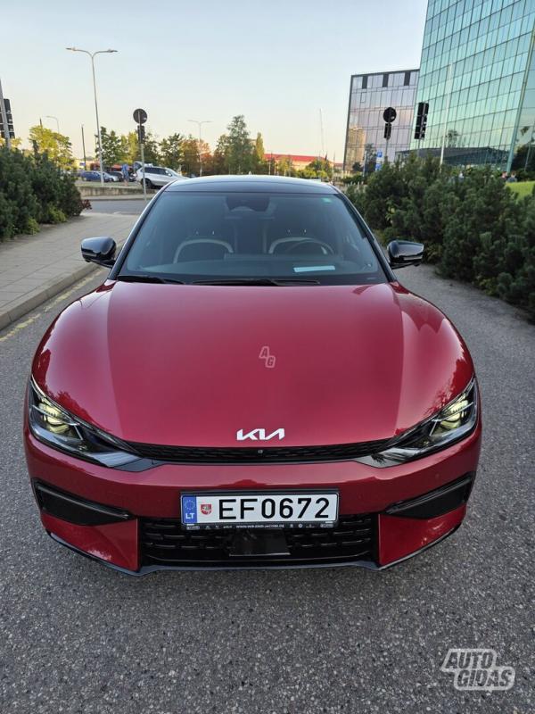 Sarkans Kia EV6 2022 Viļņa, ar dzinēja tilpumu 0.00 L un nobraukumu 44 tūkst. km par 31999 €, foto 2 vietnē AUTOMOTO.COM.LV