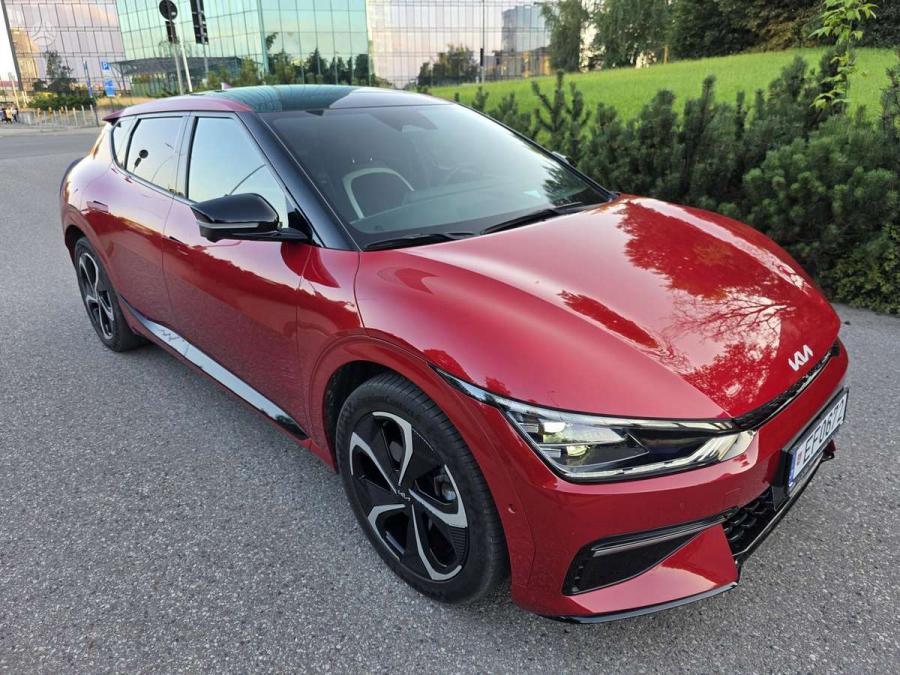 Red Kia EV6 2022 in Vilnius, with an engine capacity of 0.00 L and mileage of 44 thousand km for 31999 €, photo 1 on AUTOMOTO.COM.LV
