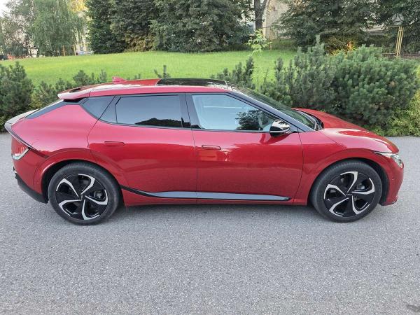 Sarkans Kia EV6 2022 Viļņa, ar dzinēja tilpumu 0.00 L un nobraukumu 44 tūkst. km par 31999 €, foto 2 vietnē AUTOMOTO.COM.LV