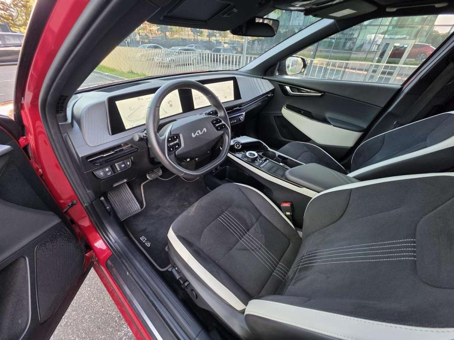 Red Kia EV6 2022 in Vilnius, with an engine capacity of 0.00 L and mileage of 44 thousand km for 31999 €, photo 10 on AUTOMOTO.COM.LV