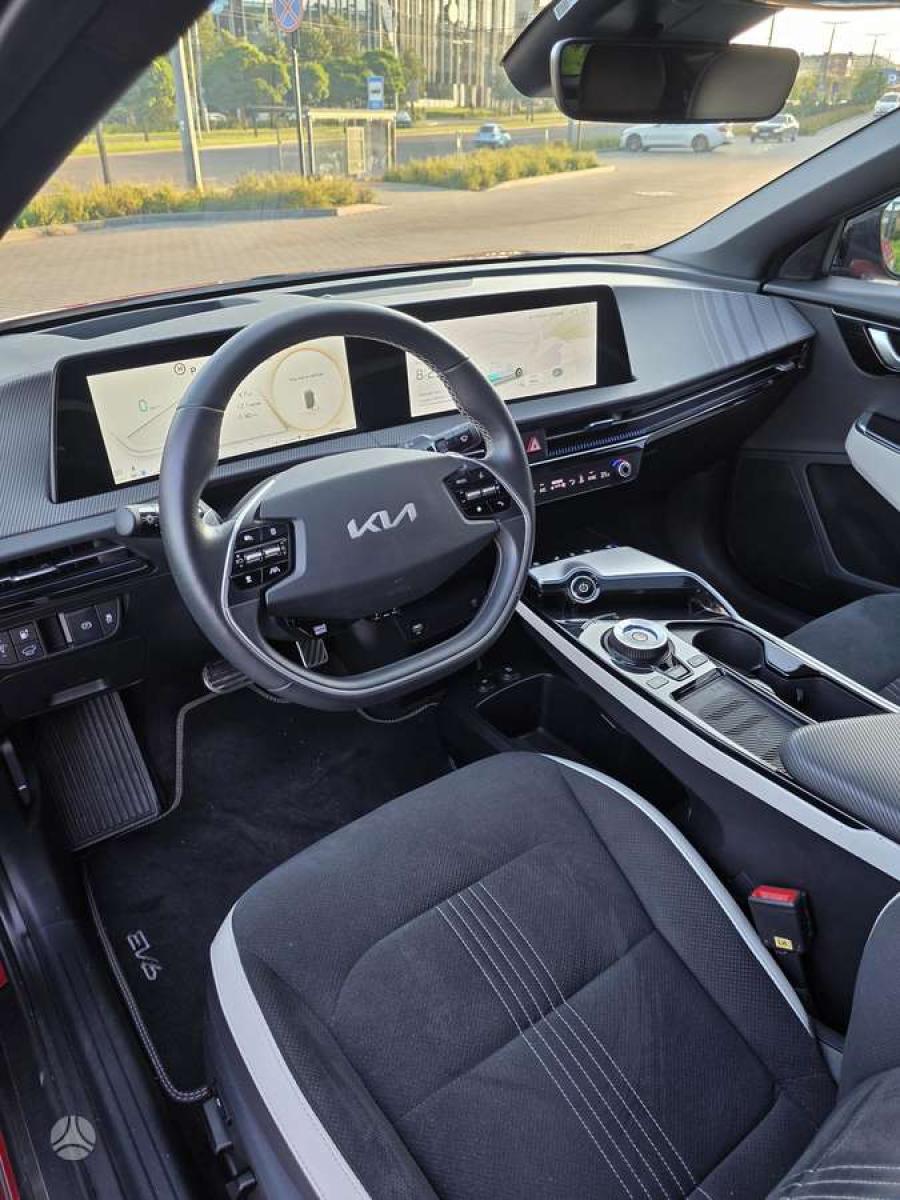 Red Kia EV6 2022 in Vilnius, with an engine capacity of 0.00 L and mileage of 44 thousand km for 31999 €, photo 12 on AUTOMOTO.COM.LV